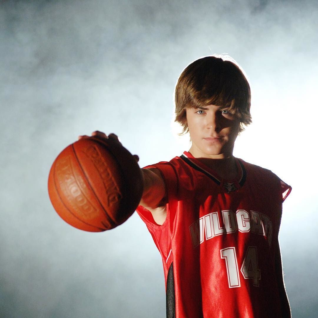 Zac Efron de retour dans l'univers High School Musical ? | Disneyphile