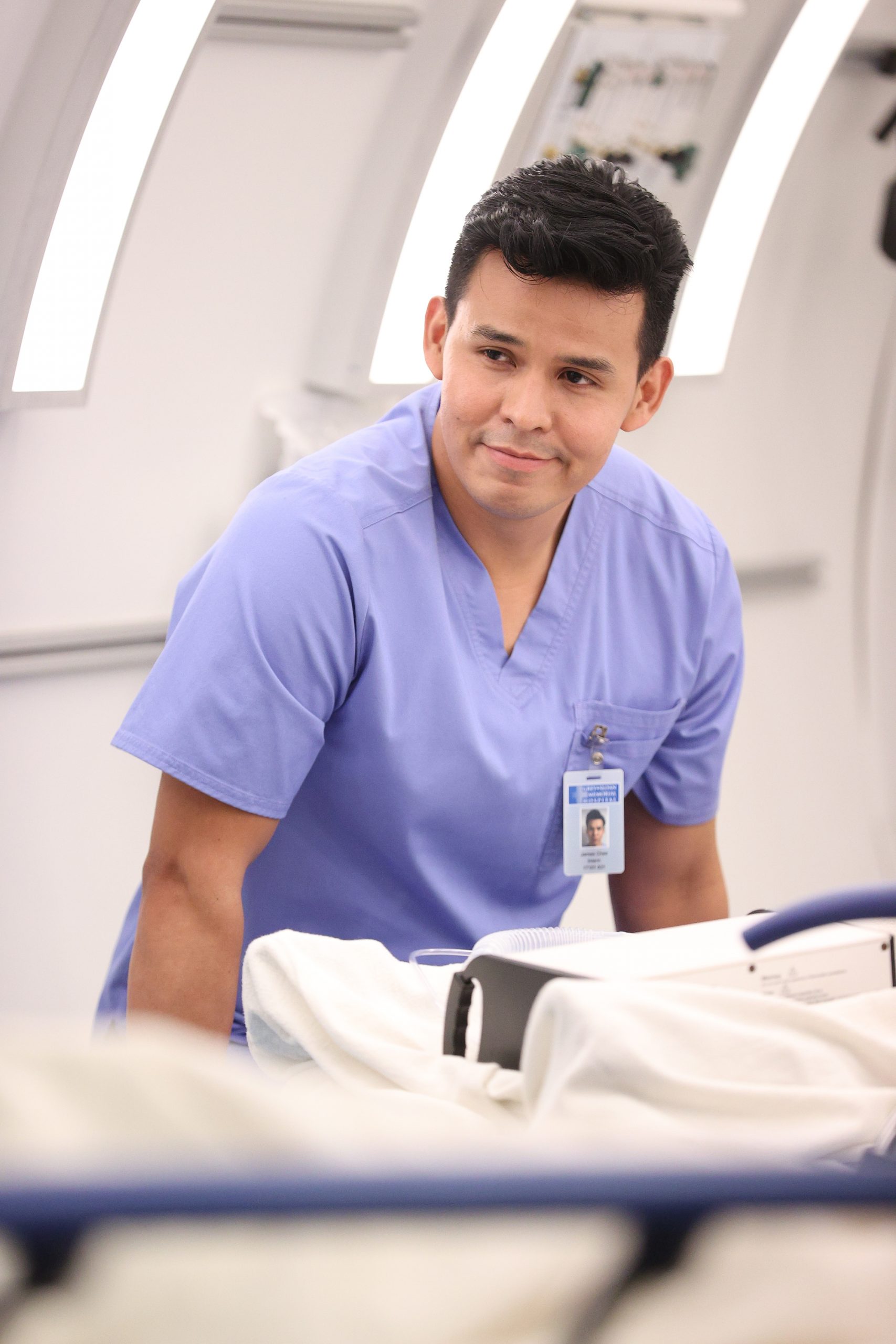 Robert I. Mesa incarne le premier médecin amérindien dans Grey's ...