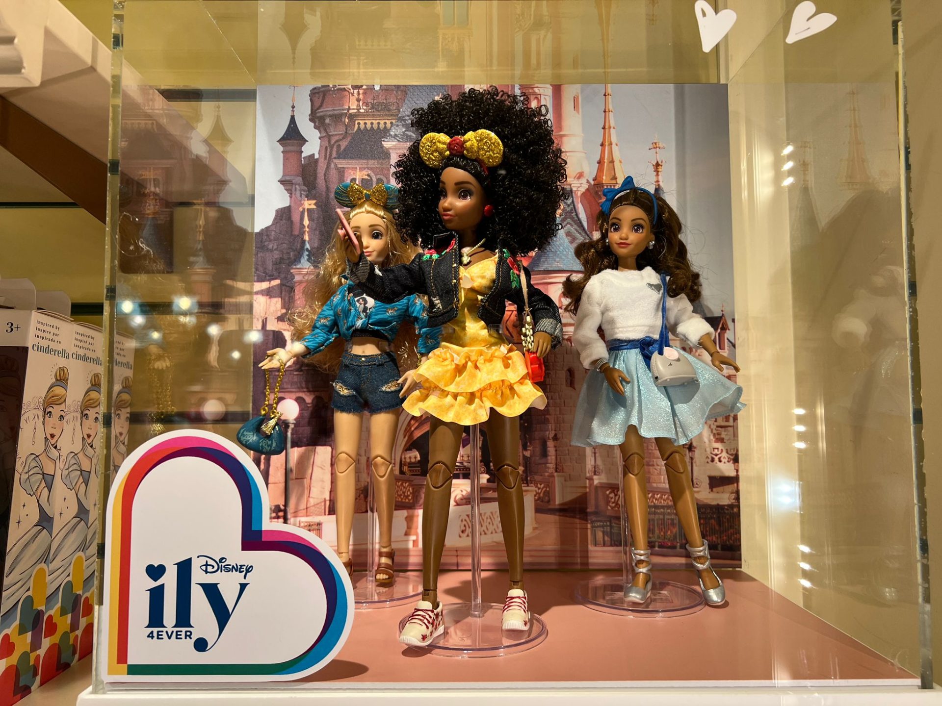La collection Disney ily 4EVER est disponible à Disneyland Paris ...