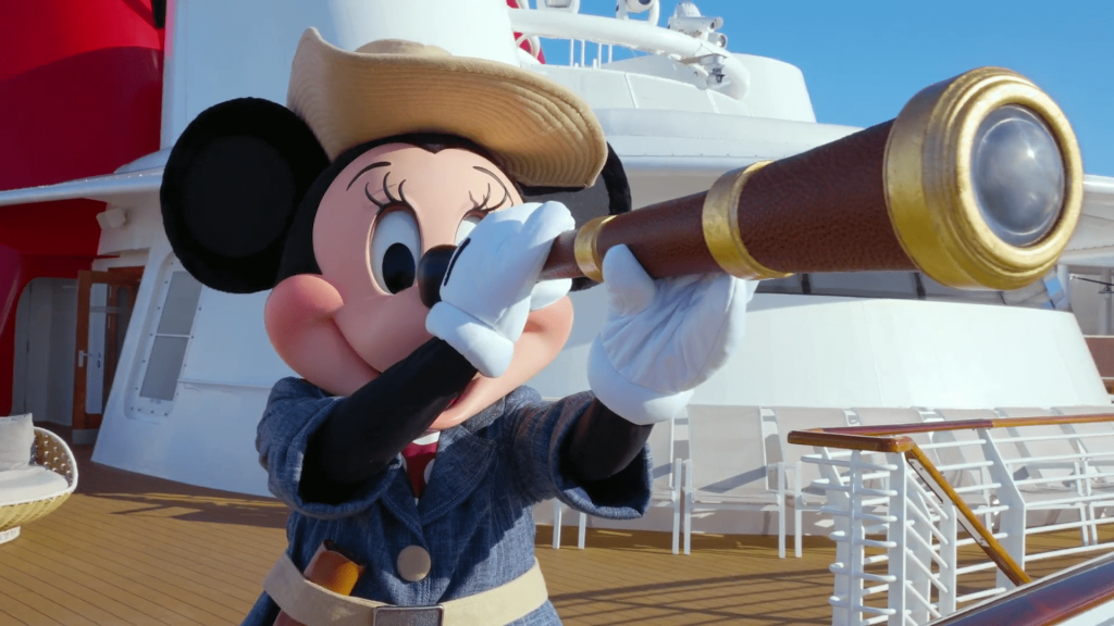 Le capitaine Minnie Mouse part à l'aventure en vue de l'arrivée du ...