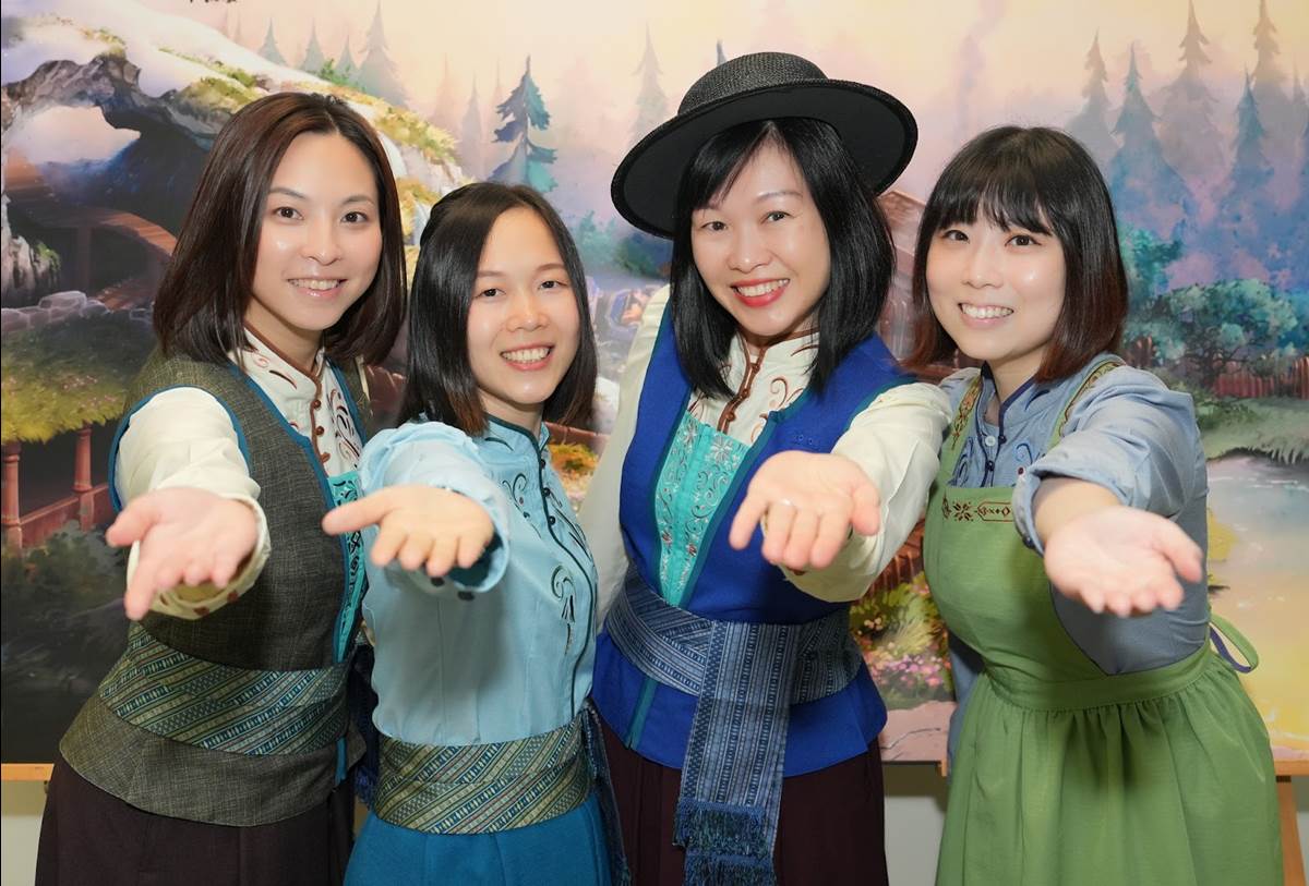 Les Cast Members de World of Frozen à Hong Kong Disneyland présentent ...