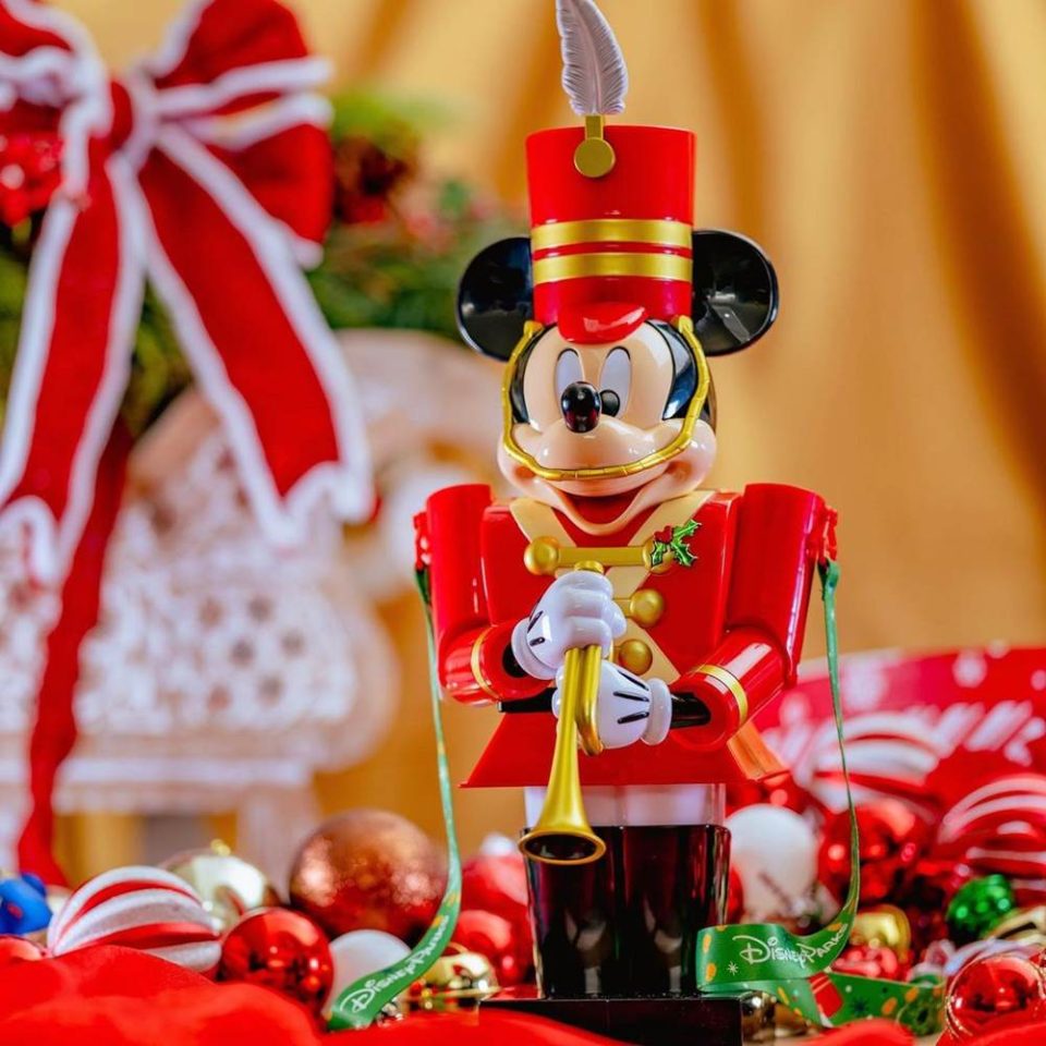 Premier aperçu des nouveaux souvenirs de Noël à Disneyland Resort ...