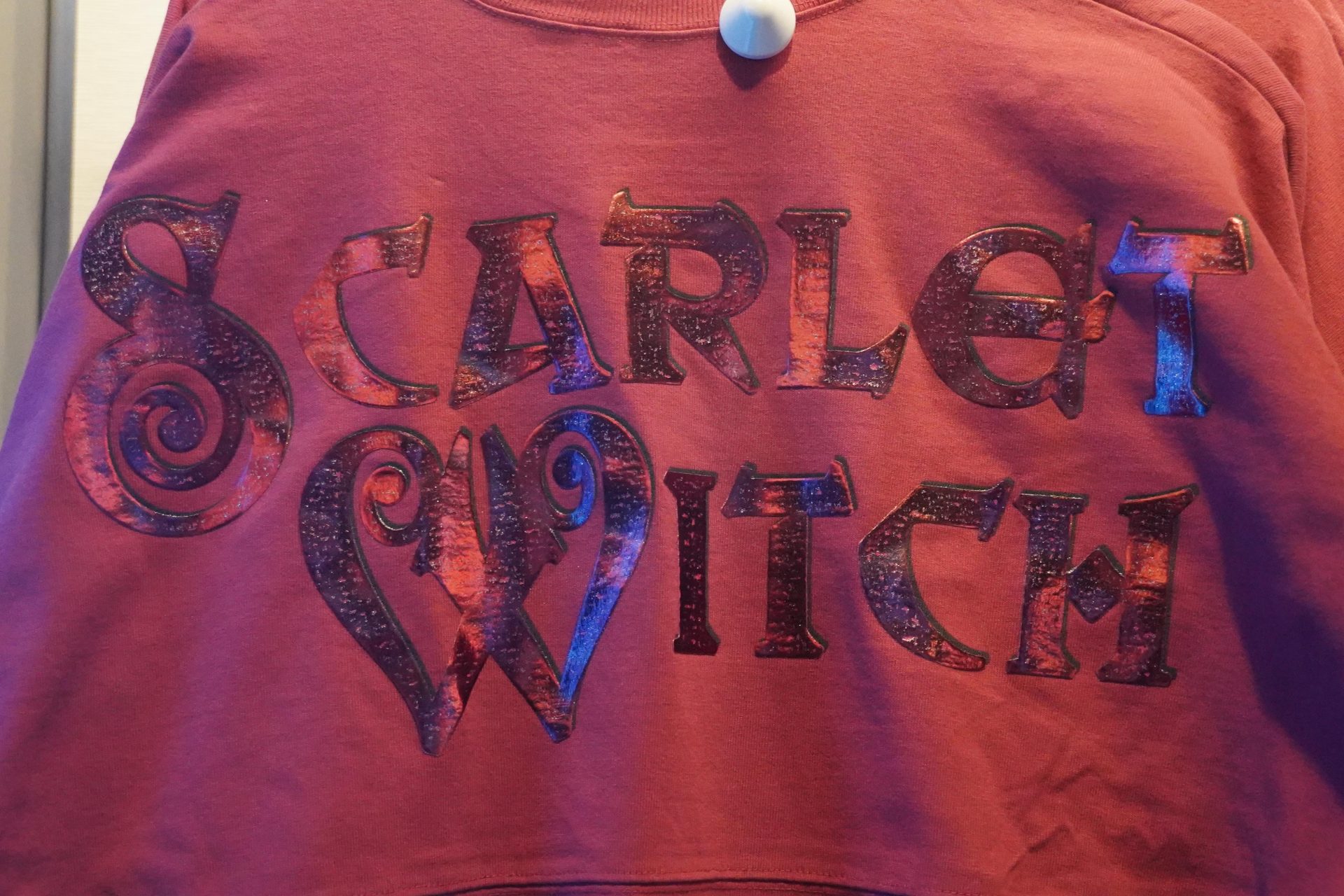 La collection Scarlet Witch est arrivée à Disneyland Paris | Disneyphile