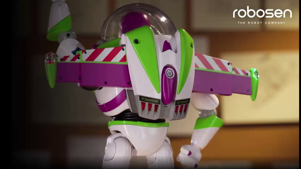 Le nouveau robot Buzz l'Éclair sort partout dans le monde | Disneyphile