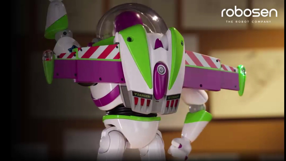 Le nouveau robot Buzz l'Éclair sort partout dans le monde | Disneyphile