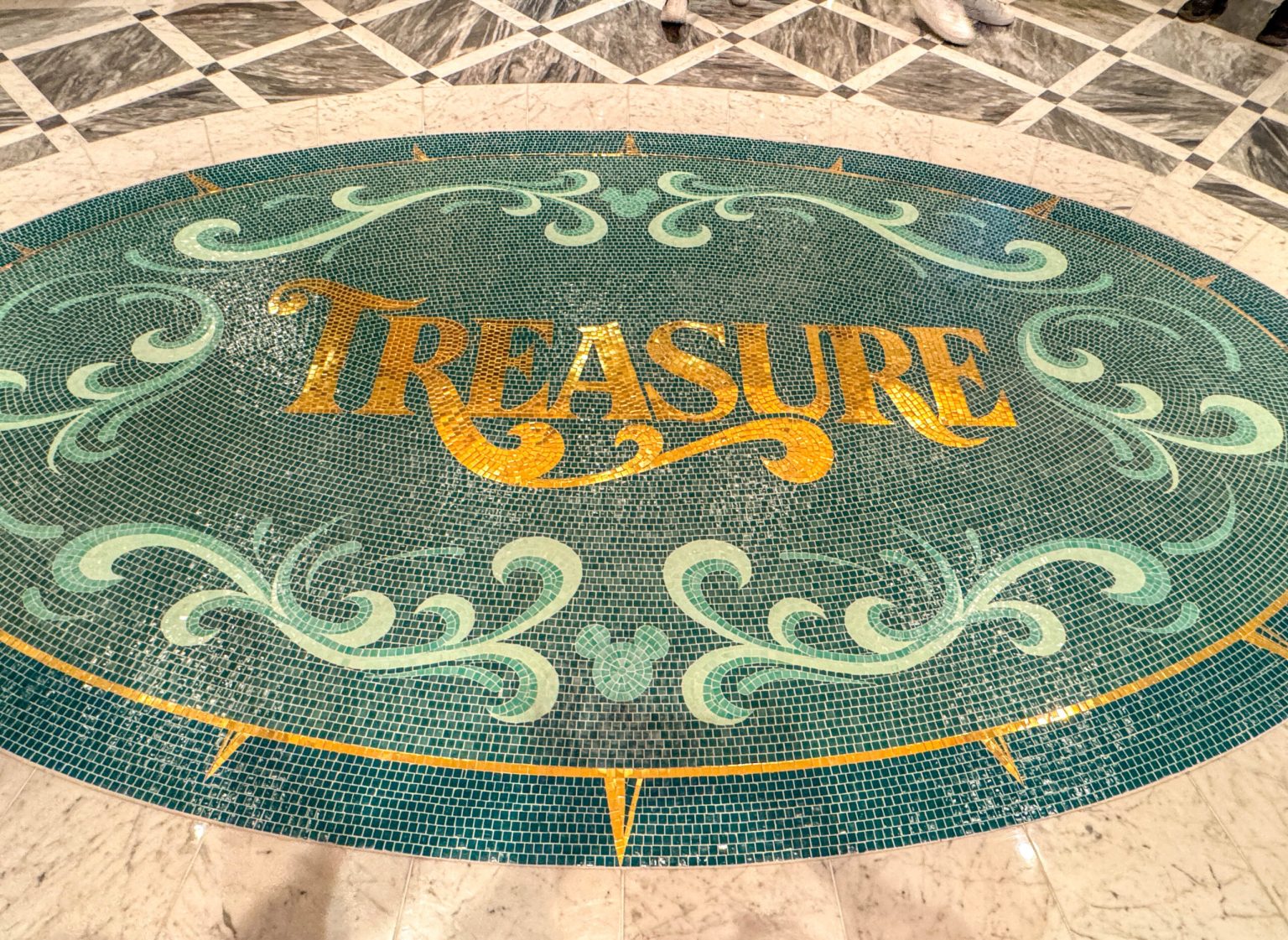 Premier aperçu du Grand Hall du Disney Treasure | Disneyphile
