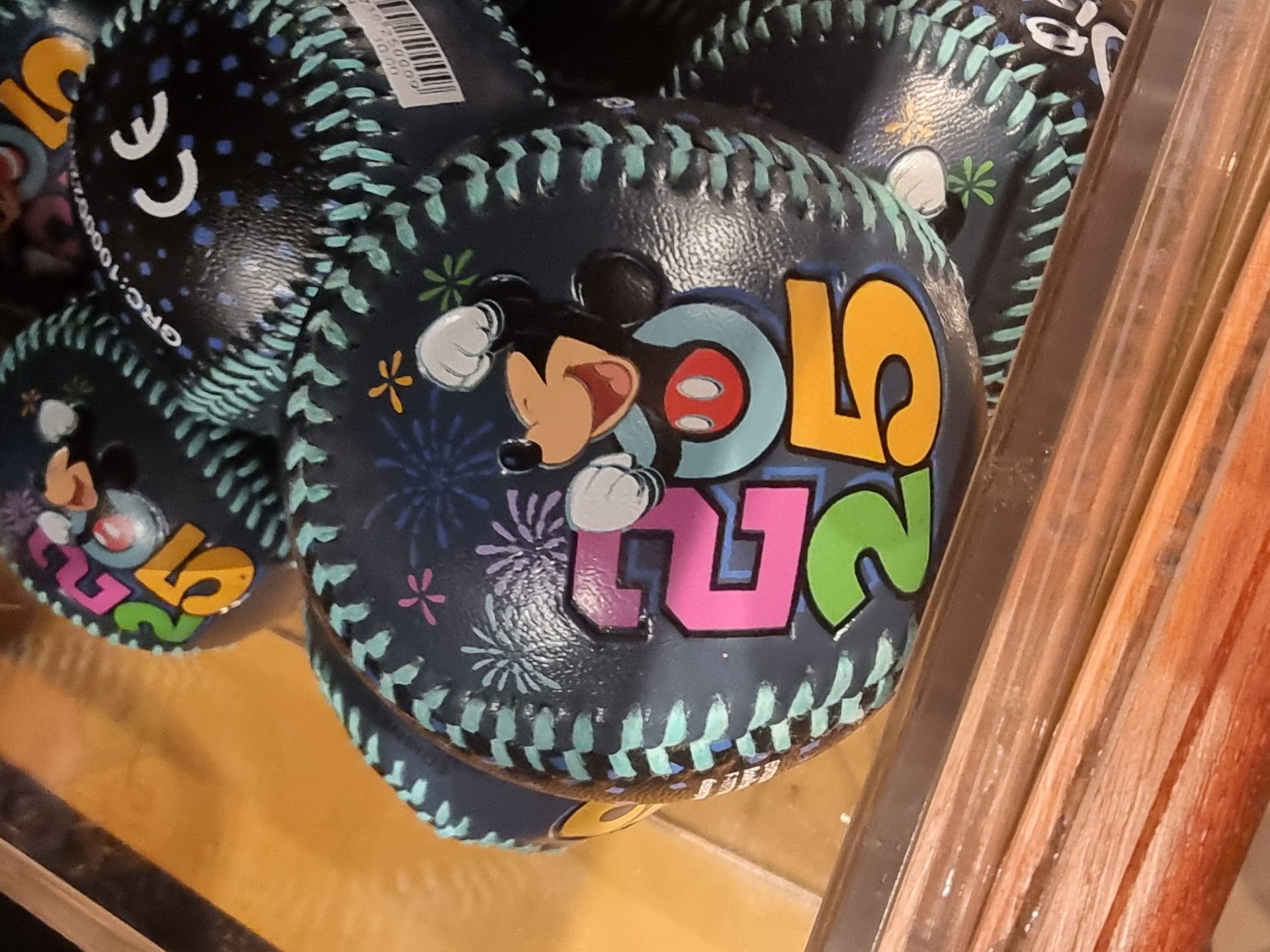 La collection 2025 est arrivée à Disneyland Paris | Disneyphile
