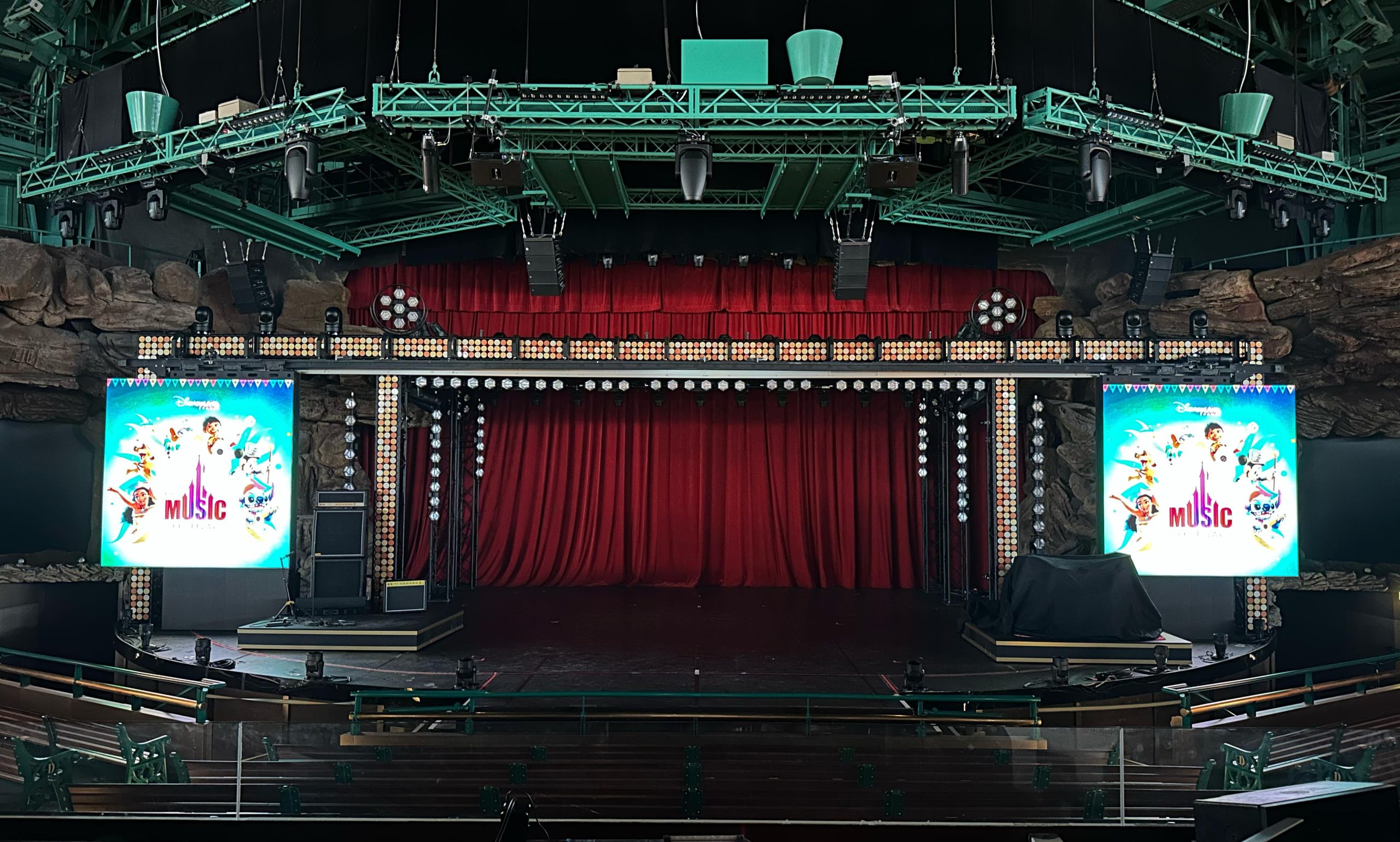 Videopolis Theater se prépare pour le Disney Music Festival | Disneyphile