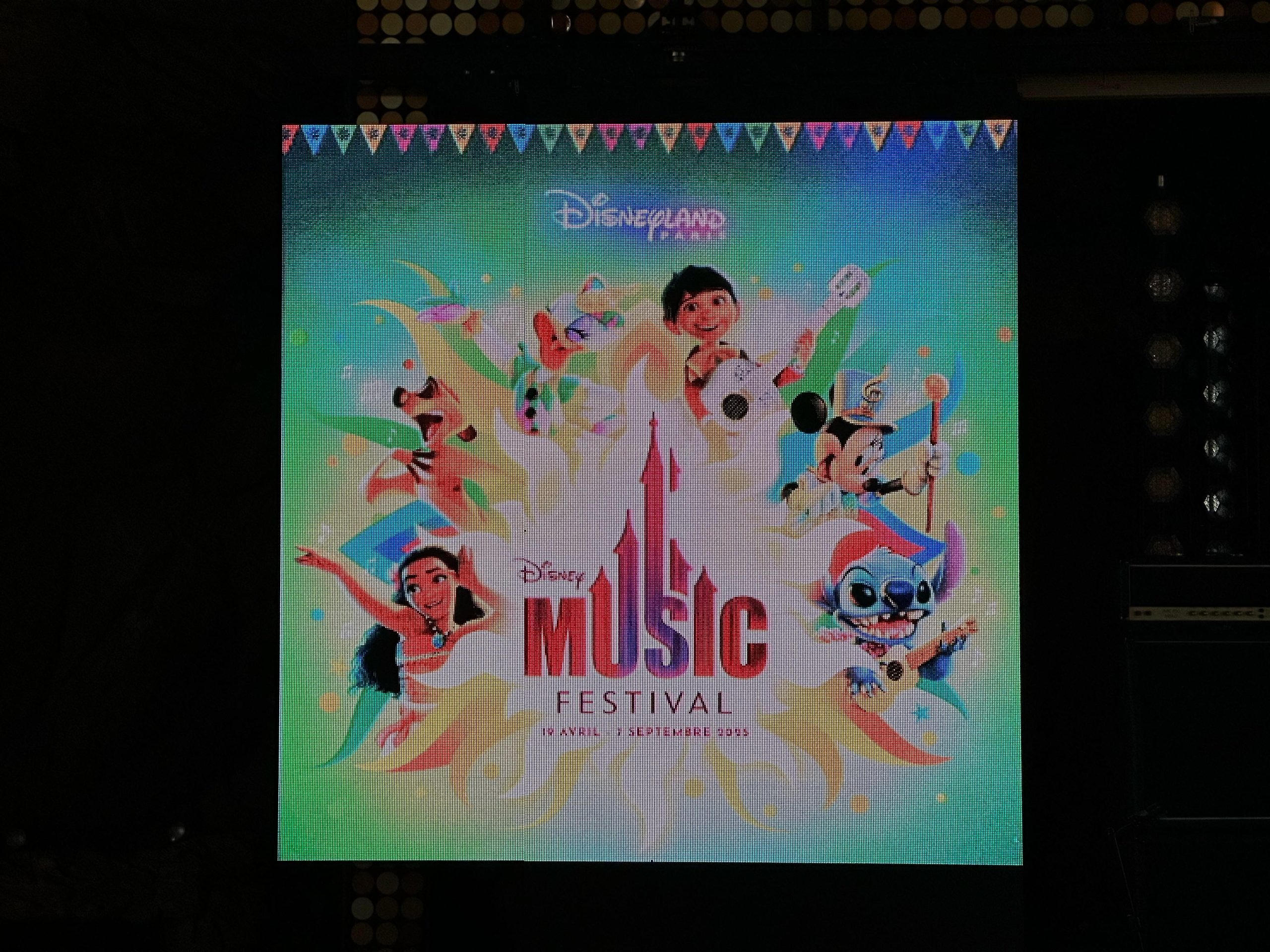 Videopolis Theater se prépare pour le Disney Music Festival | Disneyphile