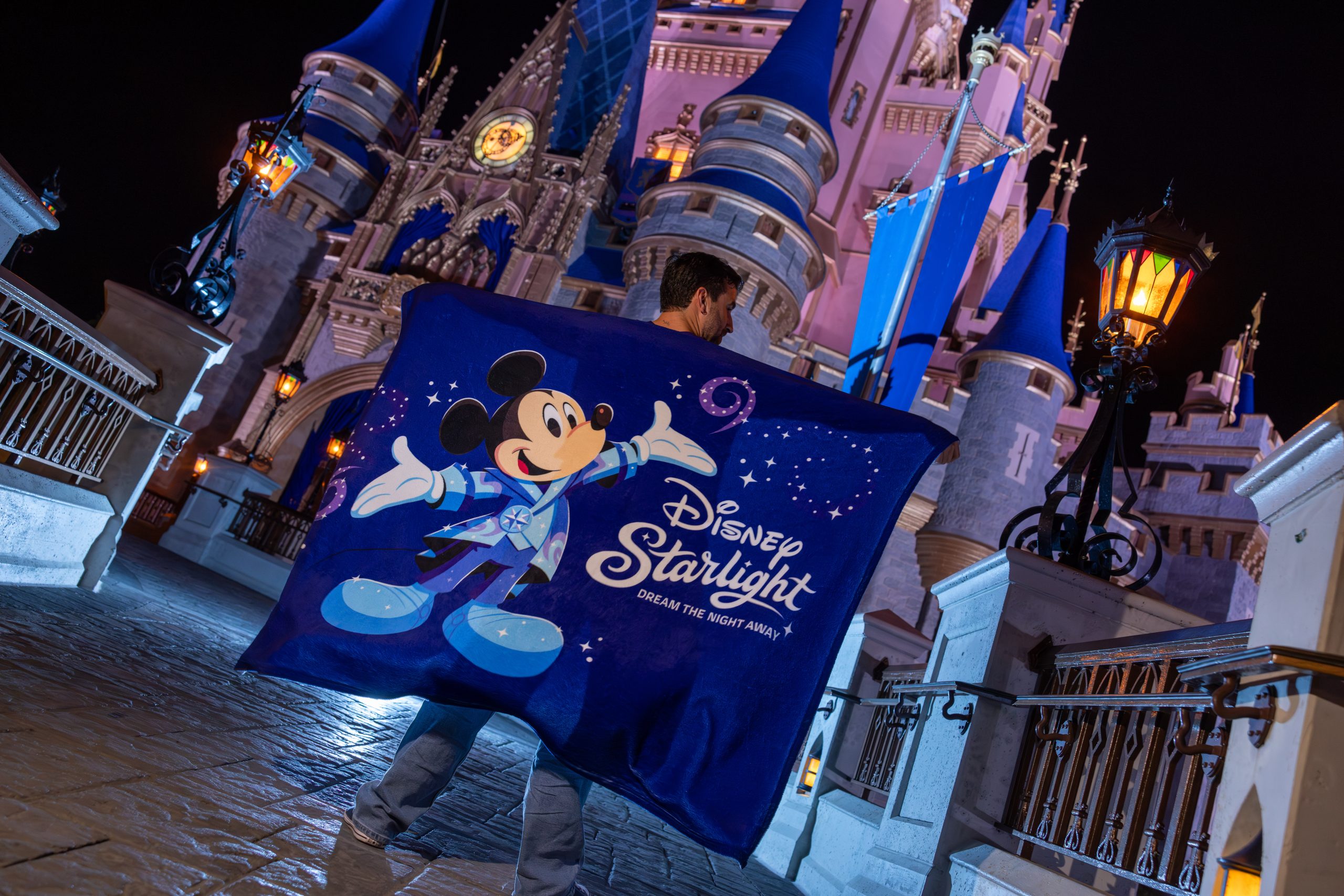 Une vague de merchandising étoilé déferle avec la parade Disney ...