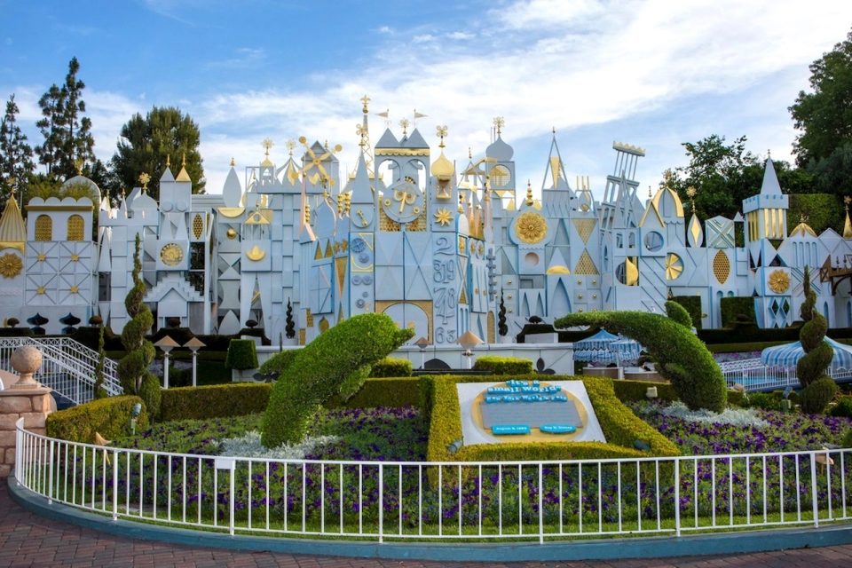 « It’s a Small World (After All) » : la version mise à jour en ...