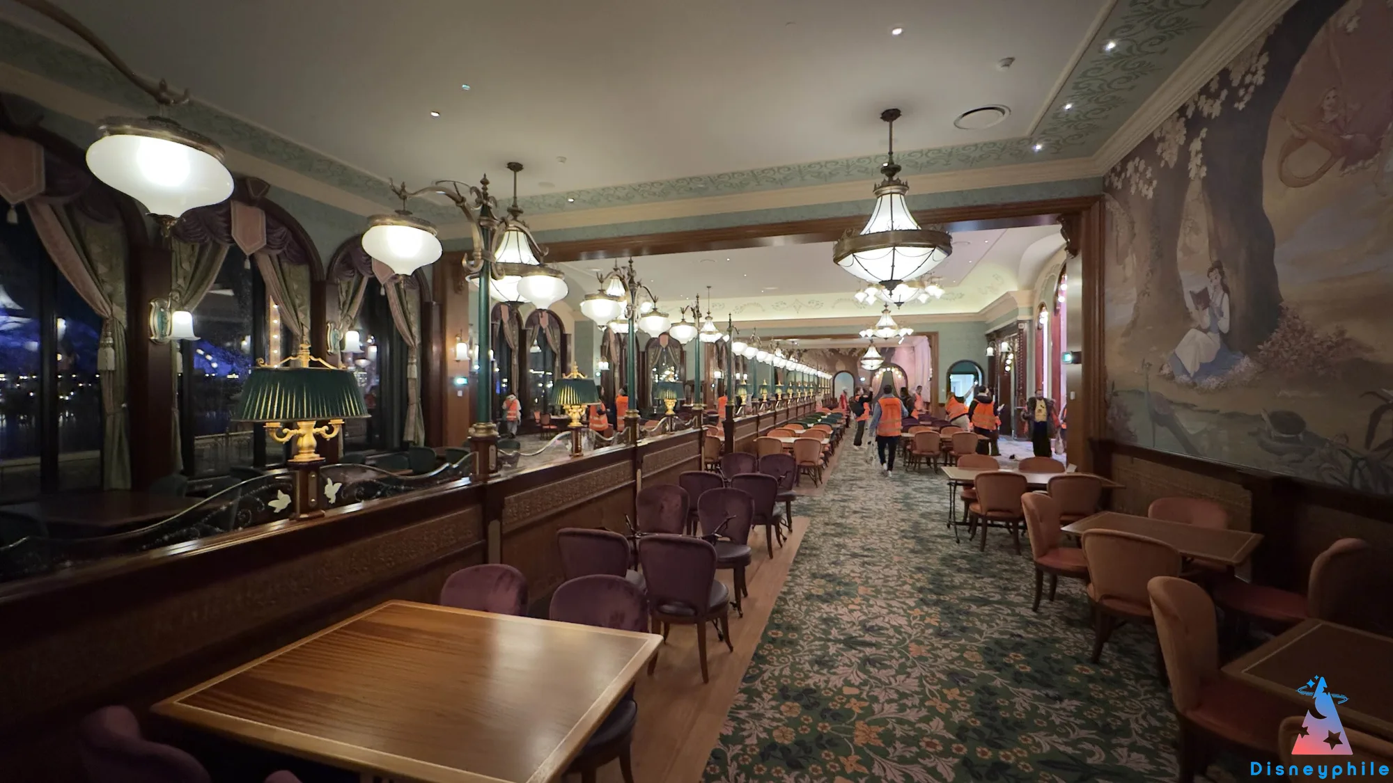 On a visité l'intérieur de The Regal View Restaurant à Disney Adventure ...