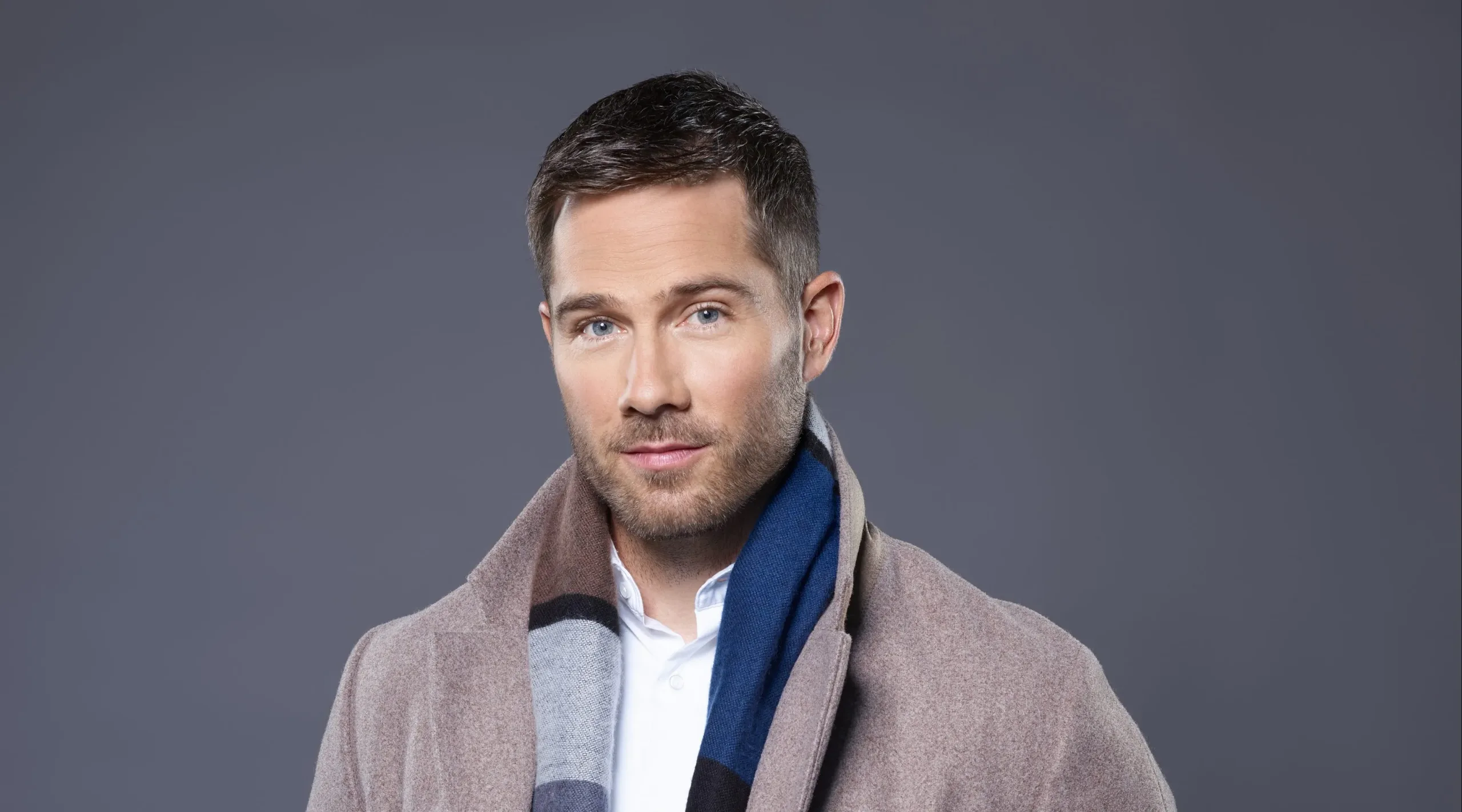Luke Macfarlane rejoint le casting de Famille en Réparation pour jouer ...